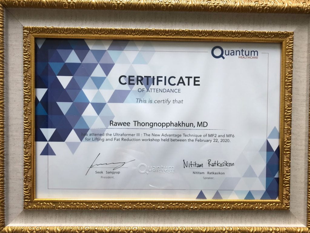 นพ.รวี ทองนพคุณ (หมอรวี) | V Square Clinic - V Square Clinic คลินิกเสริมความงาม ปรับรูปหน้า